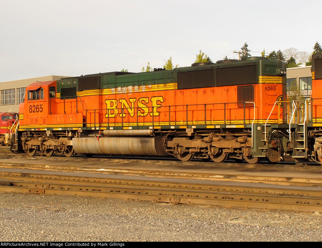 BNSF 8265